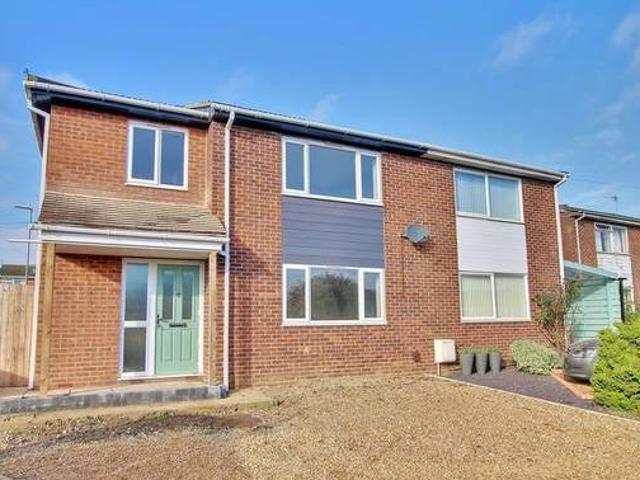 3 bedroom semidetached house for sale in Lancelot Way Fenstanton PE28
