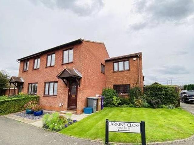 3 bedroom semidetached house for sale in Larkins Close Baldock SG7 SG7