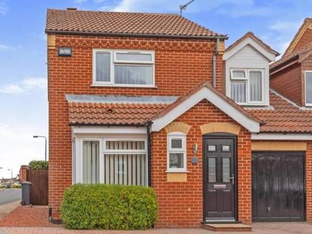 3 bedroom semidetached house for sale in Long Barrow Drive North Walsham NR28