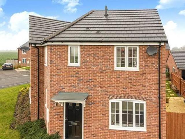 3 bedroom semidetached house for sale in Lowther Avenue Moulton PE12