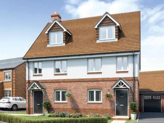 3 bedroom semidetached house for sale in Loxley Road StratfordUponAvon CV37 7DU CV37