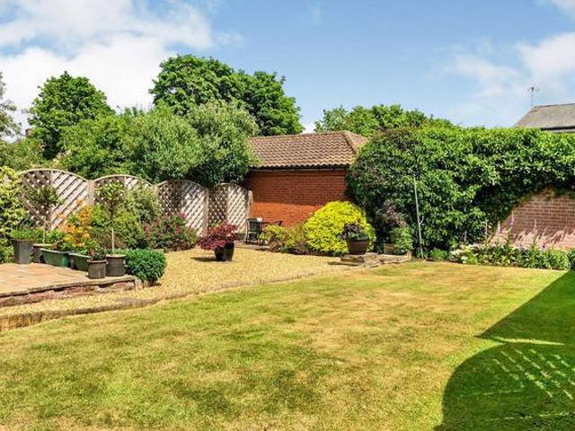 3 bedroom semidetached house for sale in Park Road Bawtry Doncaster DN10