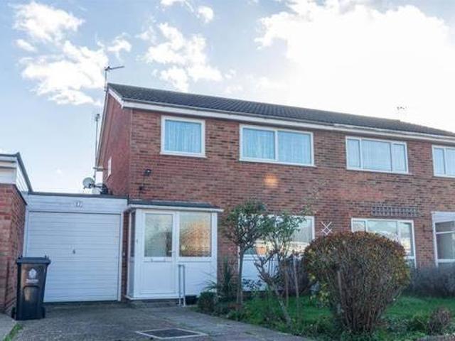 3 bedroom semidetached house for sale in Parry Drive ClactonOnSea CO16