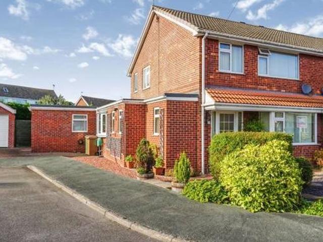 3 bedroom semidetached house for sale in Percy Close Beverley HU17 HU17
