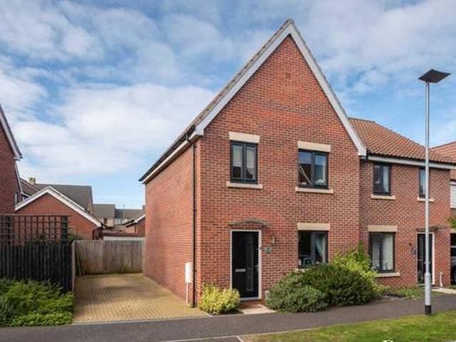 3 bedroom semidetached house for sale in Peter Pulling Drive Queens Hill Costessey NR8