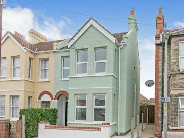 3 bedroom semidetached house for sale in Priory Road ClactonOnSea CO15
