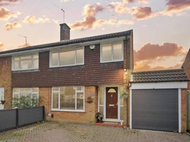 3 bedroom semidetached house for sale in Richmond Road Westoning Bedfordshire Bedfordshire MK45