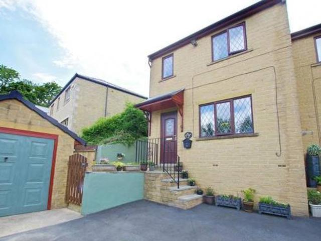 3 bedroom semidetached house for sale in Stainland Road West Vale Greetland HX4