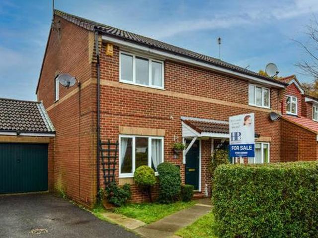 3 bedroom semidetached house for sale in Stokes Close Maidenbower RH10