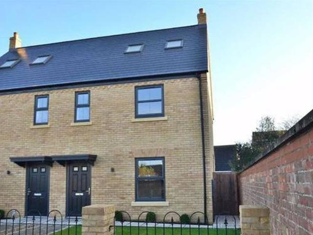 3 bedroom semidetached house for sale in Sandy SG19