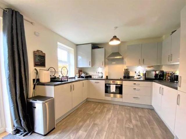 3 bedroom semidetached house for sale in Sawkill Close Stamford Bridge YO41