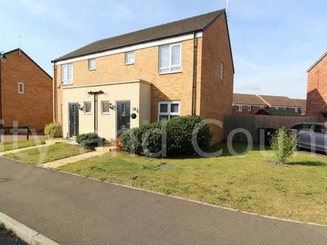 3 bedroom semidetached house for sale in Saxonbury Way Peterborough PE2