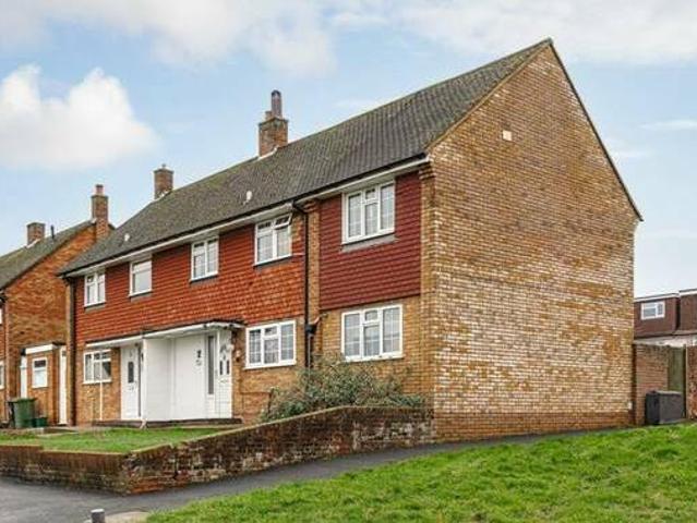 3 bedroom semidetached house for sale in Scotts Farm Road Ewell KT19