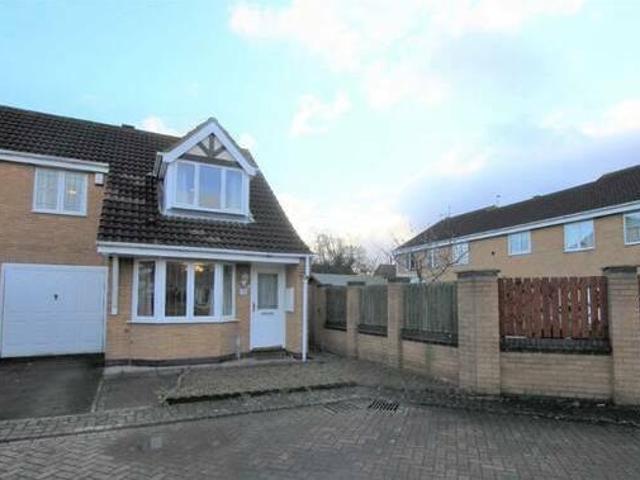 3 bedroom semidetached house for sale in Shaw Avenue West Yorkshire WF6