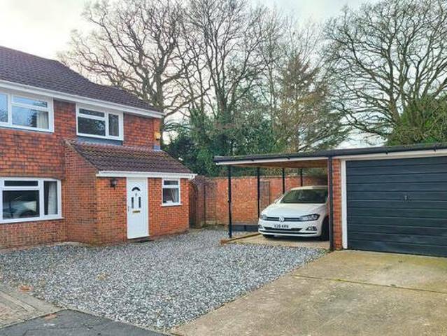 3 bedroom semidetached house for sale in Silvers Wood Calmore SO40