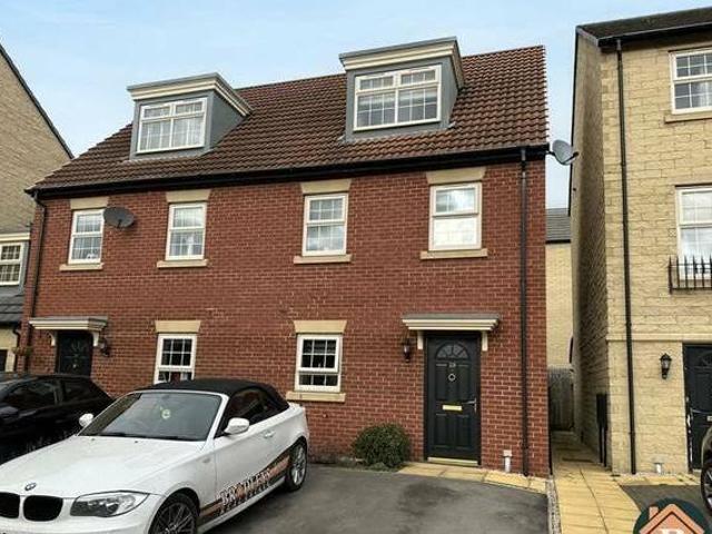 3 bedroom semidetached house for sale in Turnberry Avenue Ackworth WF7