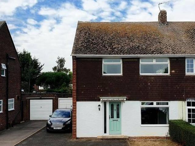 3 bedroom semidetached house for sale in The Avenue Aylesford ME20