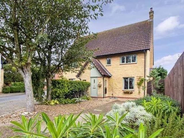 3 bedroom semidetached house for sale in Thrupp Close Castlethorpe Milton Keynes MK19