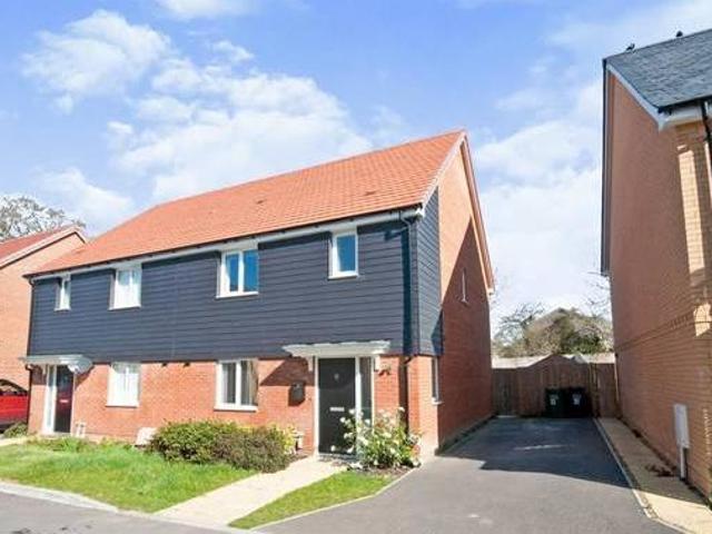 3 bedroom semidetached house for sale in Tower Crescent Hailsham BN27