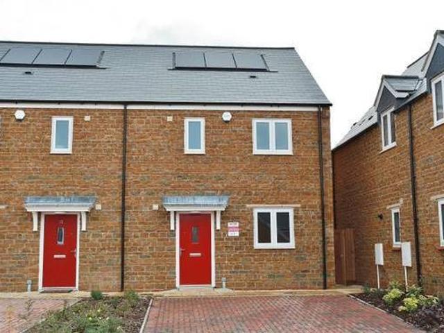 3 bedroom semidetached house for sale in Waddesdon Meadow View Adderbury OX17