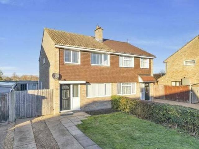 3 bedroom semidetached house for sale in Walnut Tree Close Bassingbourn SG8