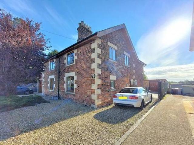 3 bedroom semidetached house for sale in West Street Folkingham NG34 NG34