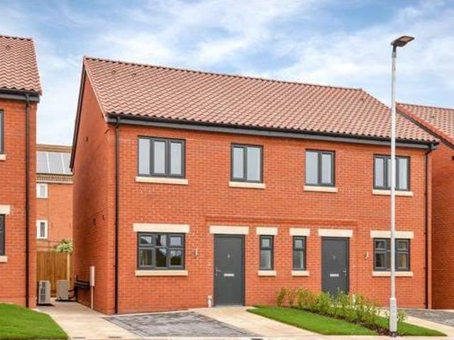 3 bedroom semidetached house for sale in Williams Close Ancaster NG32 NG32
