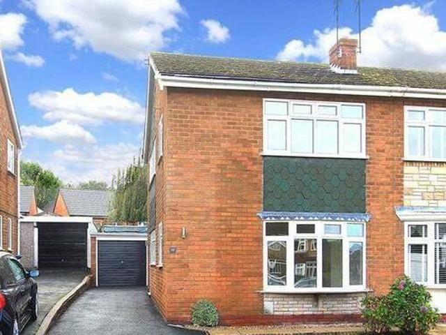 3 bedroom semidetached house for sale in WOMBOURNE Common Road WV5