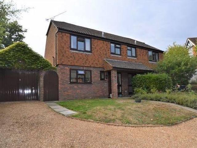 3 bedroom semidetached house for sale in 3 bedroom semidetached family home in a Culdesac locati