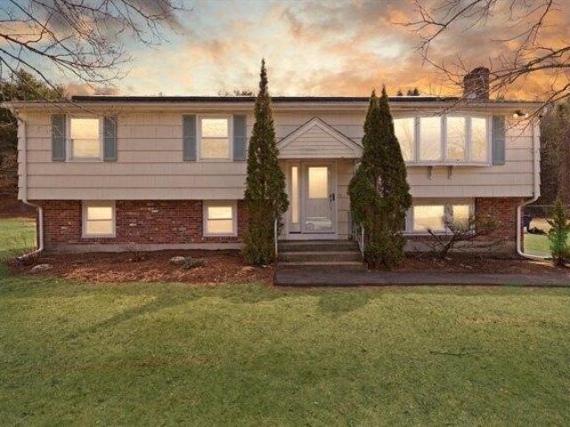 3 bedroom, Sharon MA 02067 102586810