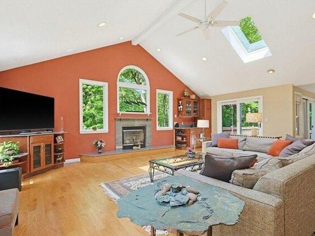 3 bedroom, Sharon MA 02067 103807881