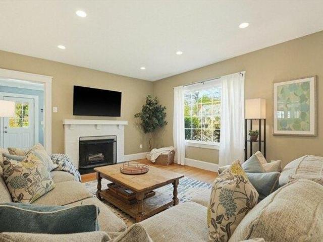 3 bedroom, Sharon MA 02067 103808401