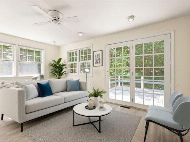 3 bedroom, Sharon MA 02067 104920111