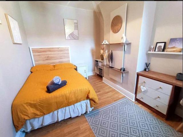 3 Bedroom Shared Living/roommate Merseyside England 90748921