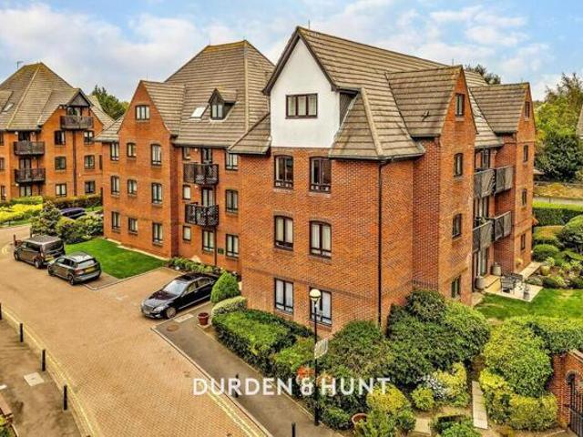 3 Bedroom Shared Living/roommate Buckhurst Hill Essex 101199780