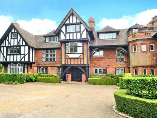 3 Bedroom Shared Living/roommate Banstead Surrey LS100615300