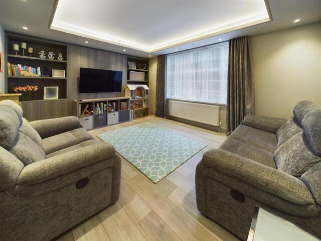 3 Bedroom Shared Living/roommate Barnet Greater London 98765896
