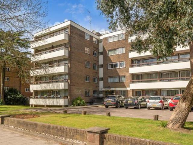 3 Bedroom Shared Living/roommate Barnet Greater London 101777635
