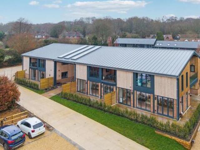 3 Bedroom Shared Living/roommate Berkhamsted Hertfordshire LS101199854