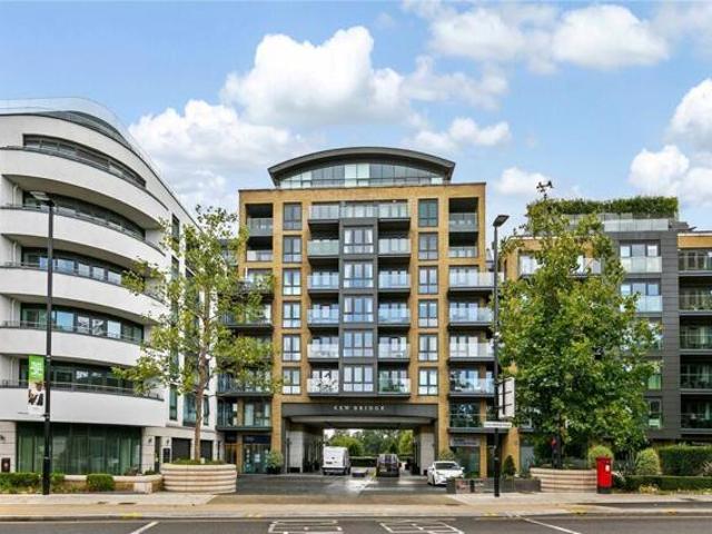 3 Bedroom Shared Living/roommate Brentford Greater London 99344949