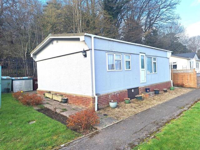 3 Bedroom Shared Living/roommate Caversham Berkshire 101675742