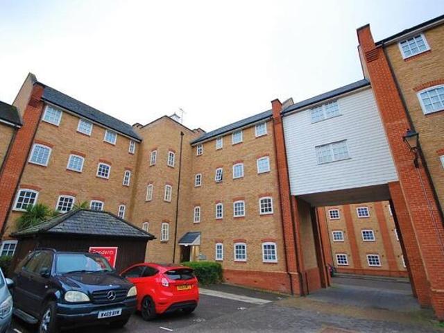 3 Bedroom Shared Living/roommate Colchester Essex LS100543393