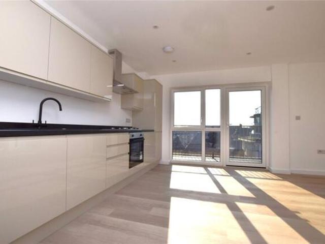 3 Bedroom Shared Living/roommate Dagenham Great London LS100061310