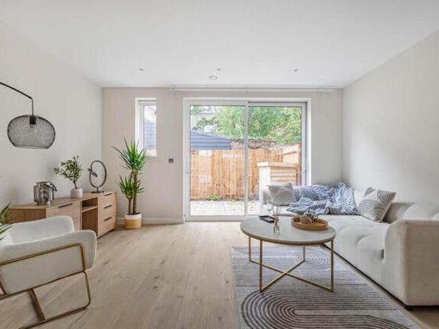 3 Bedroom Shared Living/roommate Ealing Greater London 99608097