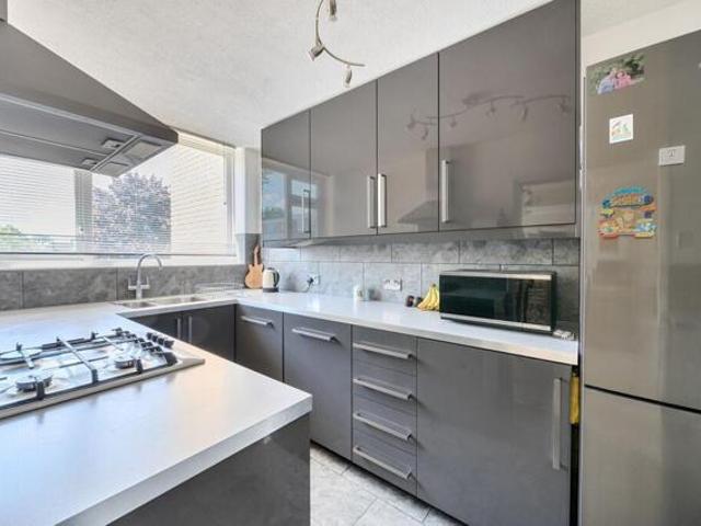 3 Bedroom Shared Living/roommate Epsom Surrey 100953730