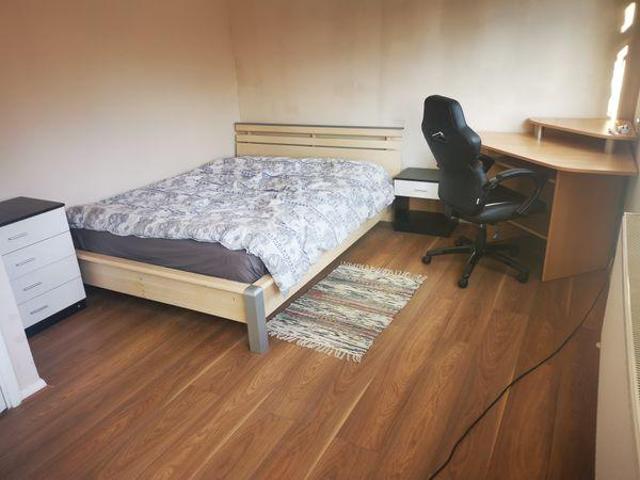 3 Bedroom Shared Living/roommate Essex England 97421755