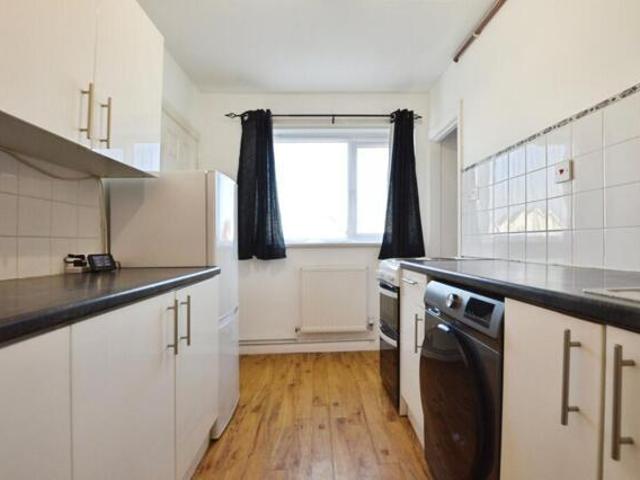 3 Bedroom Shared Living/roommate Farnborough Hampshire LS101025418