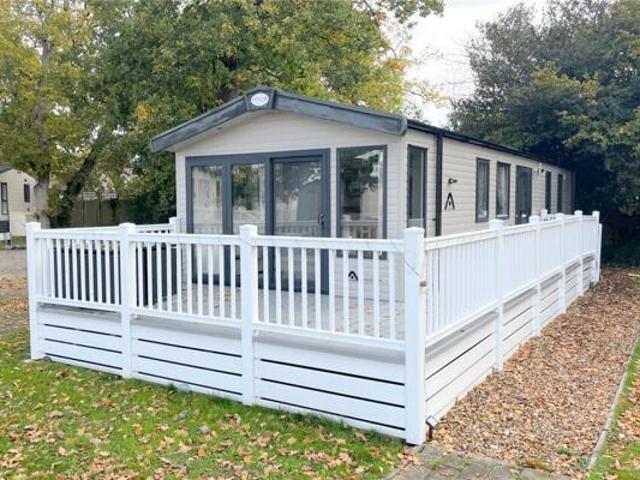 3 Bedroom Shared Living/roommate Highcliffe Dorset LS99290574