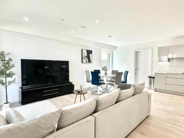 3 Bedroom Shared Living/roommate London Greater London 98930217