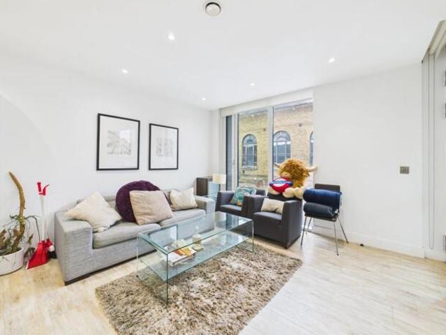 3 Bedroom Shared Living/roommate London Greater London 99773536